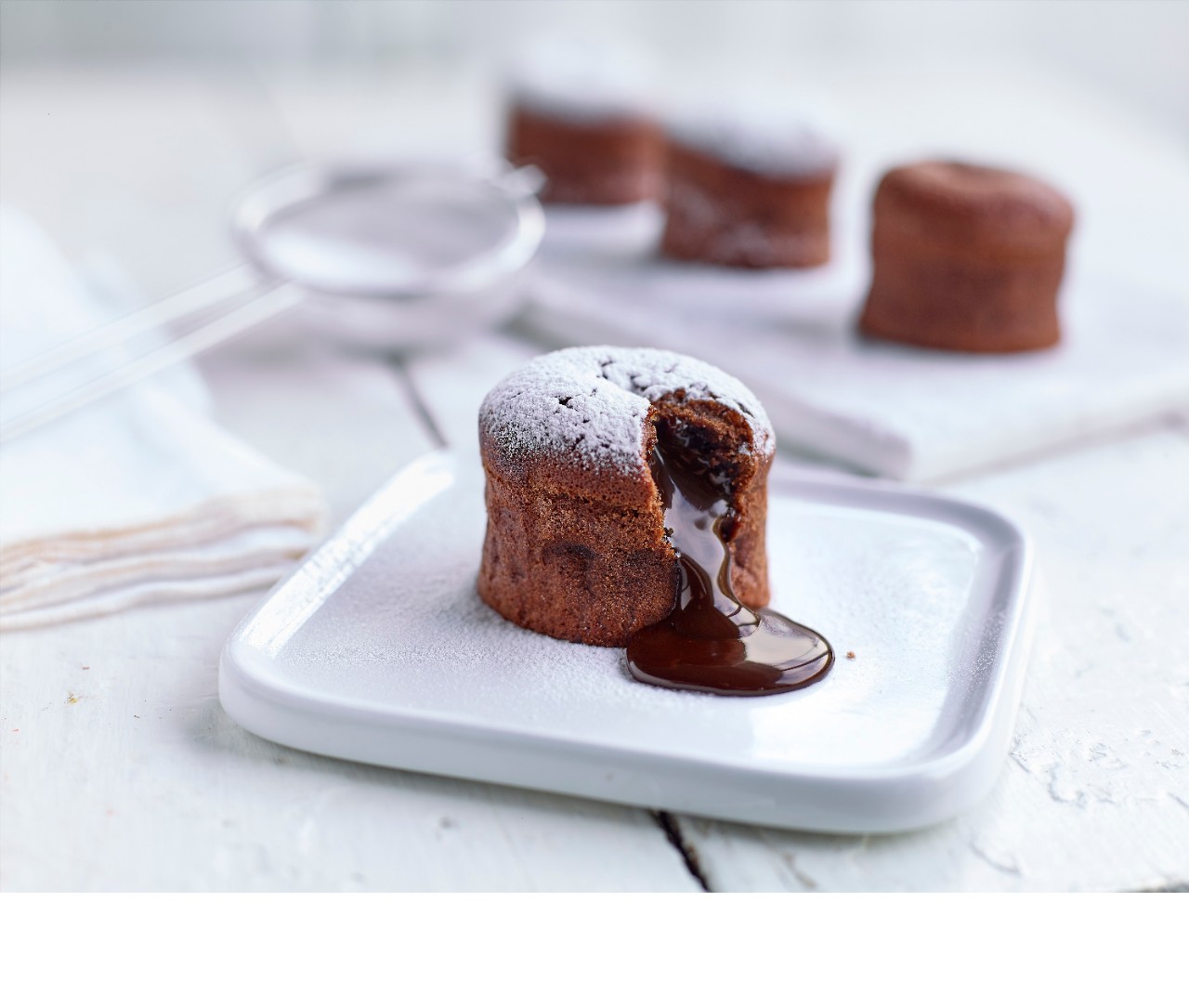 Swirled Enrobed Cake - Puratos