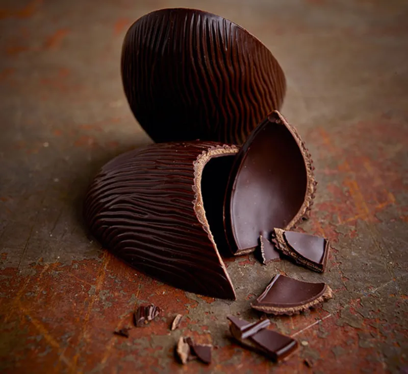 Carat Coverlux Dark Cacao-Trace compound coating | Puratos