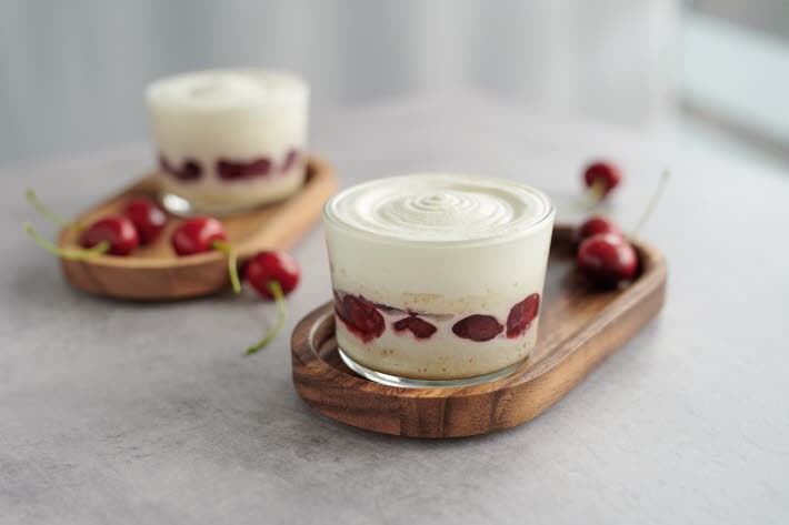 Ambiante – a whippable topping excellent for cake decoration | Puratos